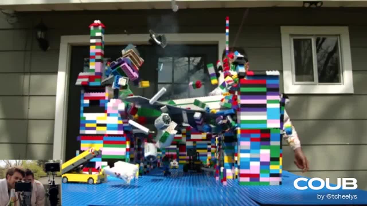 Lego Plane Crash in Slow Motion - The Slow Mo Guys — Видео от Арнольда ...